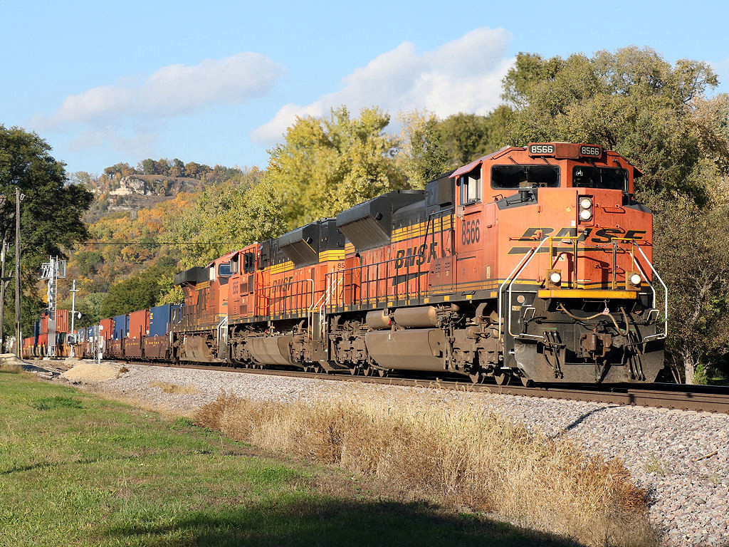 BNSF 8566